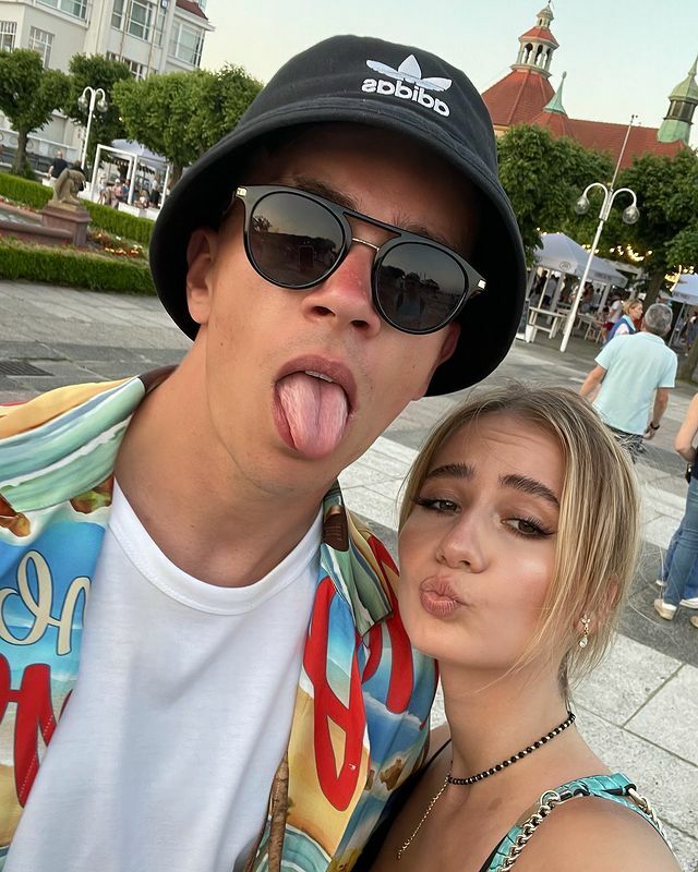 Julia Kostera wyznaje miłość Kacprowi Błońskiemu i pokazuje ich ...