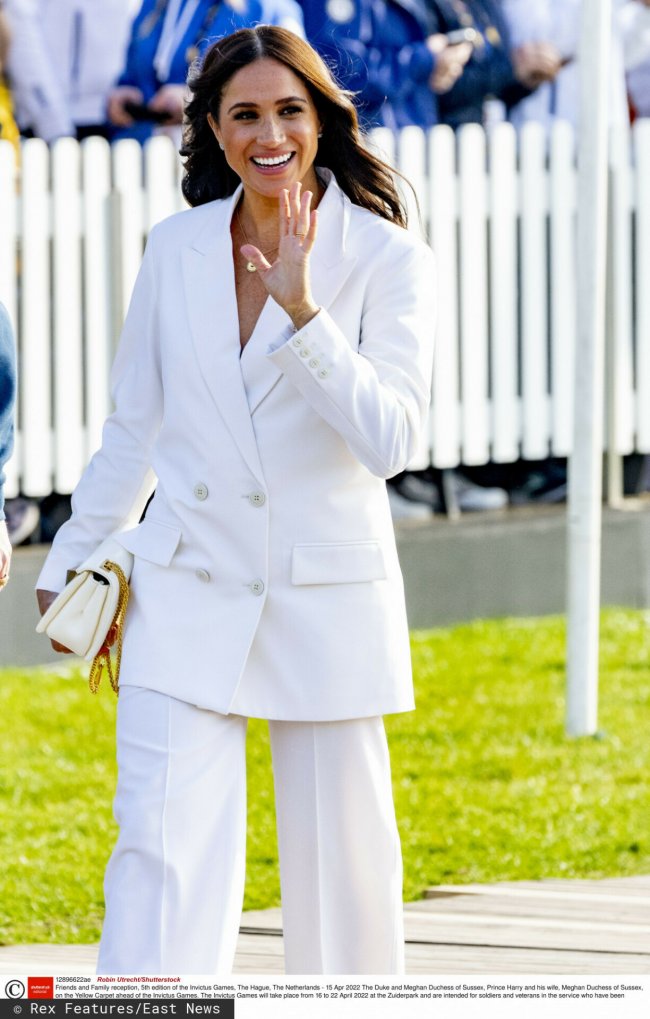 Meghan Markle odsłania ramiona w modnej stylizacji! Gwiazdy uwielbiają ... Meghan Markle odsłania ramiona w modnej stylizacji! Gwiazdy uwielbiają ...