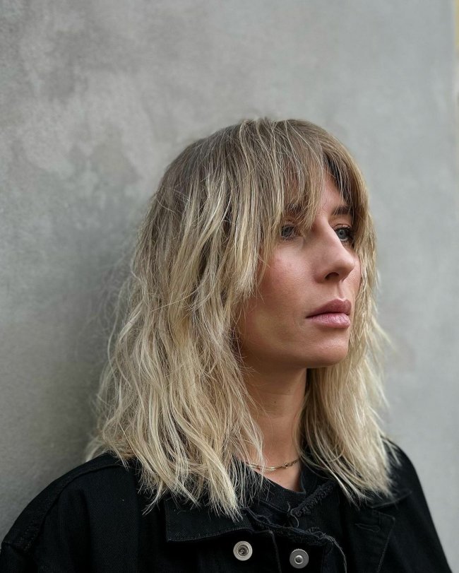 Fryzury pod czapkę. Propozycje modelowania dla grunge bob, pixie cut ...