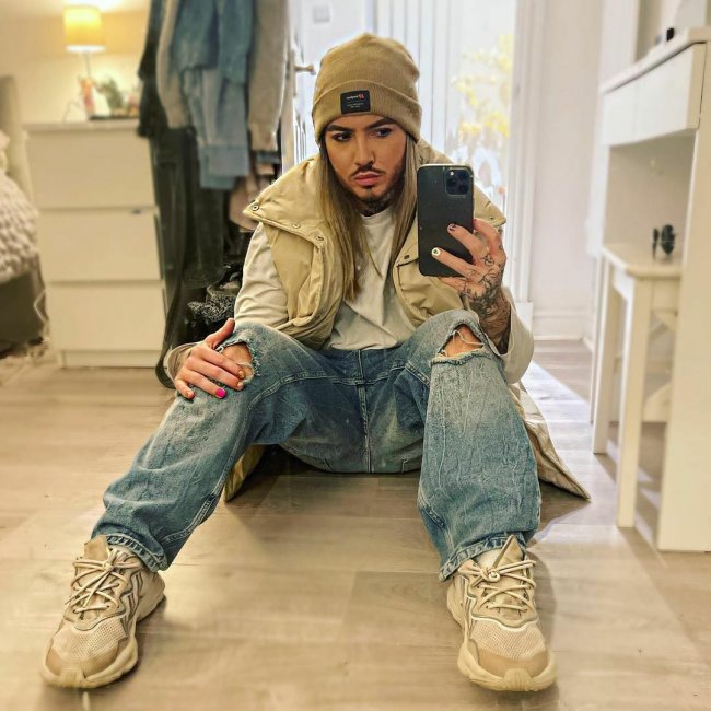 Matthew Joseph śpiewa i wygląda jak Britney Spears. Mógłby wygrać ...