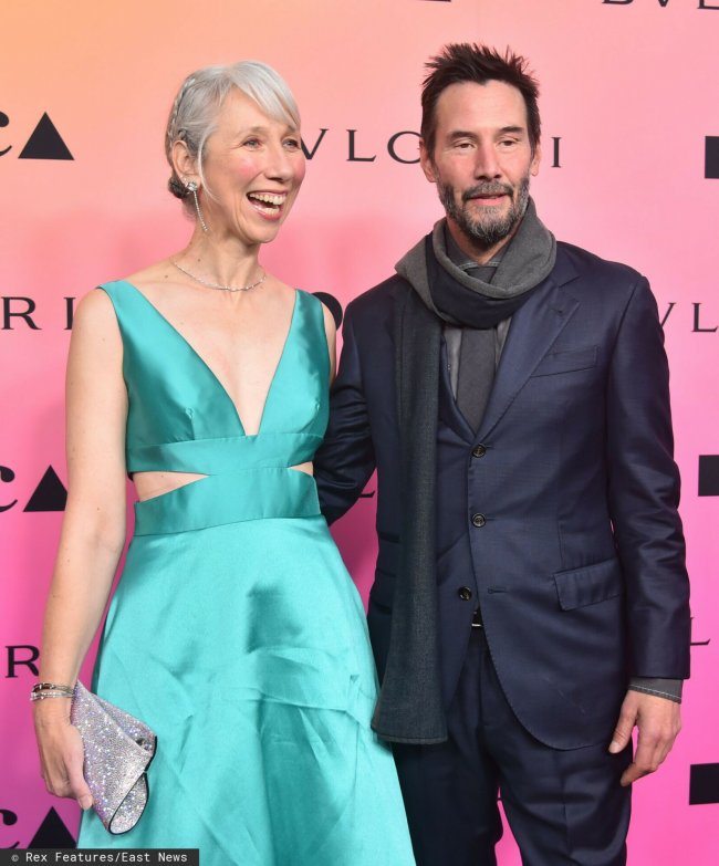 Zakochany 59-letni (!) Keanu Reeves i jego młodsza partnerka na gali ...