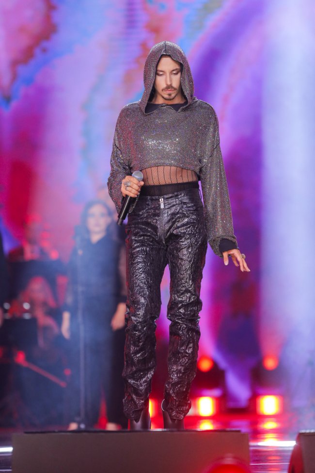 Performance Michała Szpaka w TVP oburzył tłumy. "Takie treści nie ...