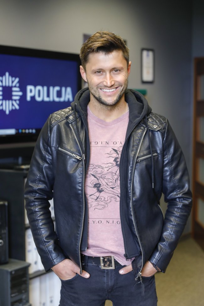 Świętobliwy Piotr Mróz grzmi na niewierzących kolegów z branży. Nie ... Świętobliwy Piotr Mróz grzmi na niewierzących kolegów z branży. Nie ...